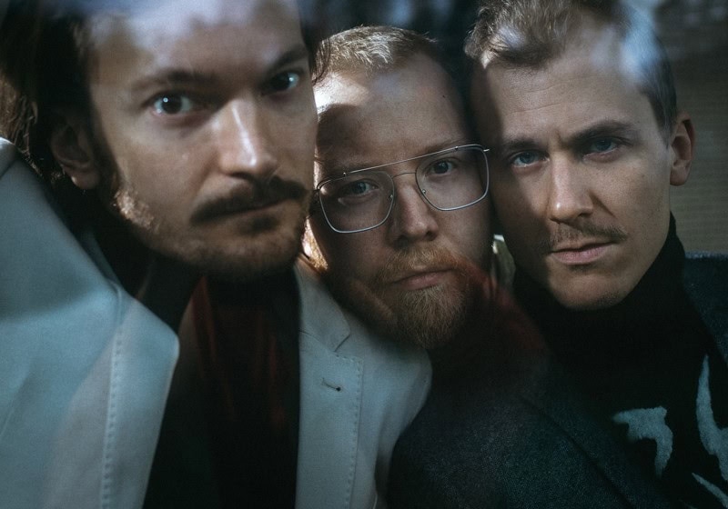 Hypetetty suomalaisyhtye Pimeys julkaisi tänään uuden singlen – tältä ...