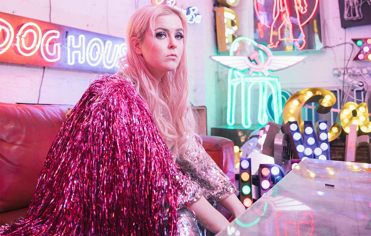 Ellinoora ja Juha Tapio tekivät kappaleen "hiljaisille heeroksille ...