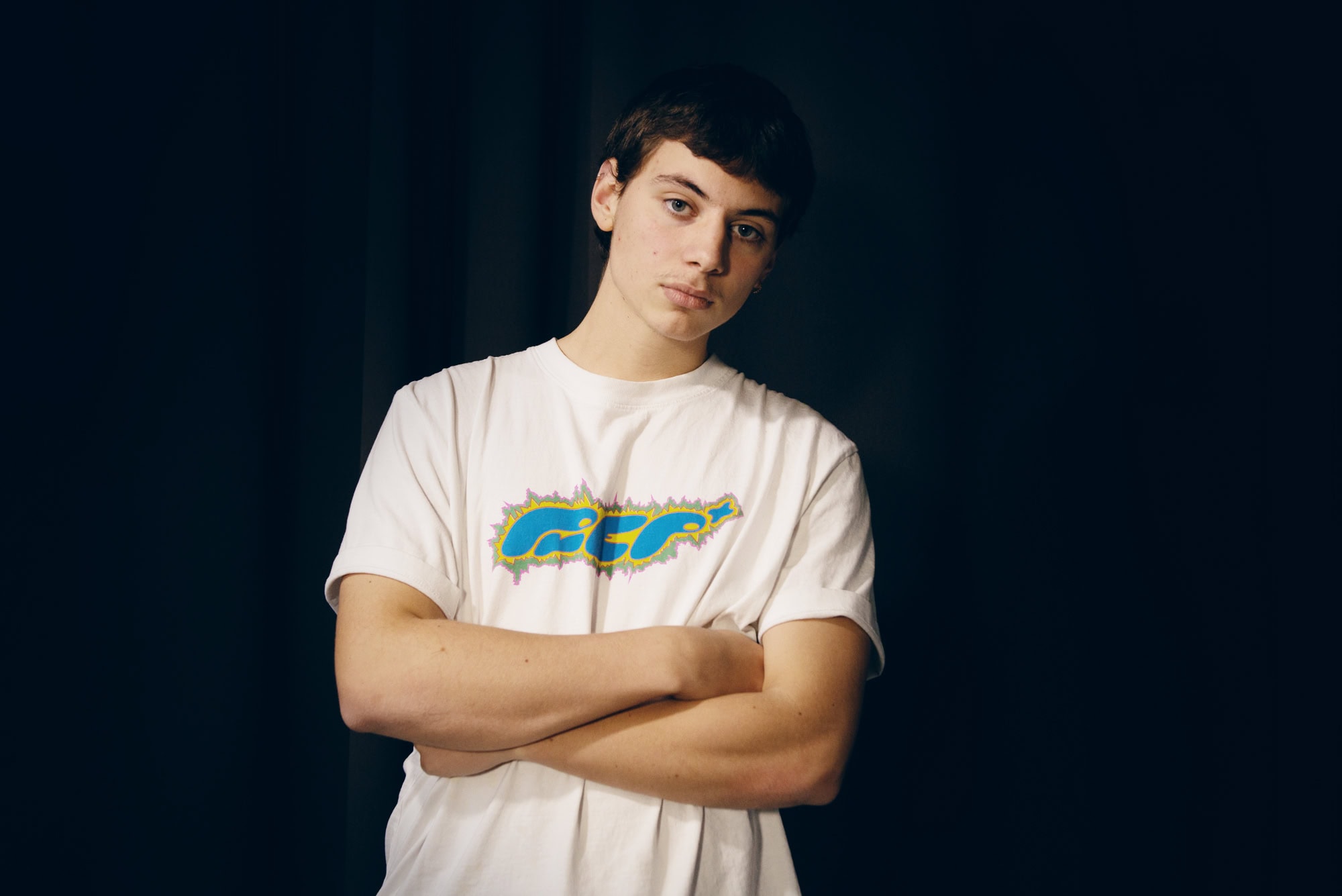 Debyyttilevyään viimeistelevä superlupaus Louie Blue julkaisi uuden ...