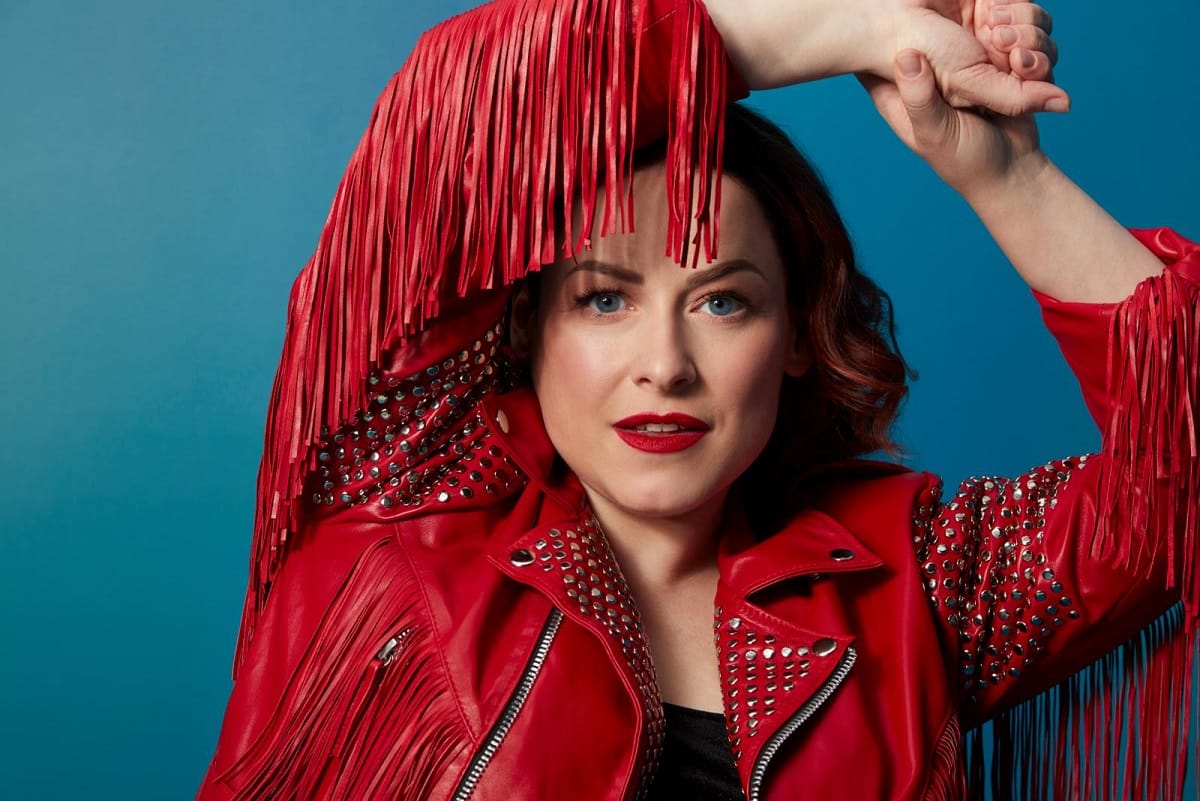 Erinin uusi single on muistutus siitä, että myös negatiiviset fiilikset ...