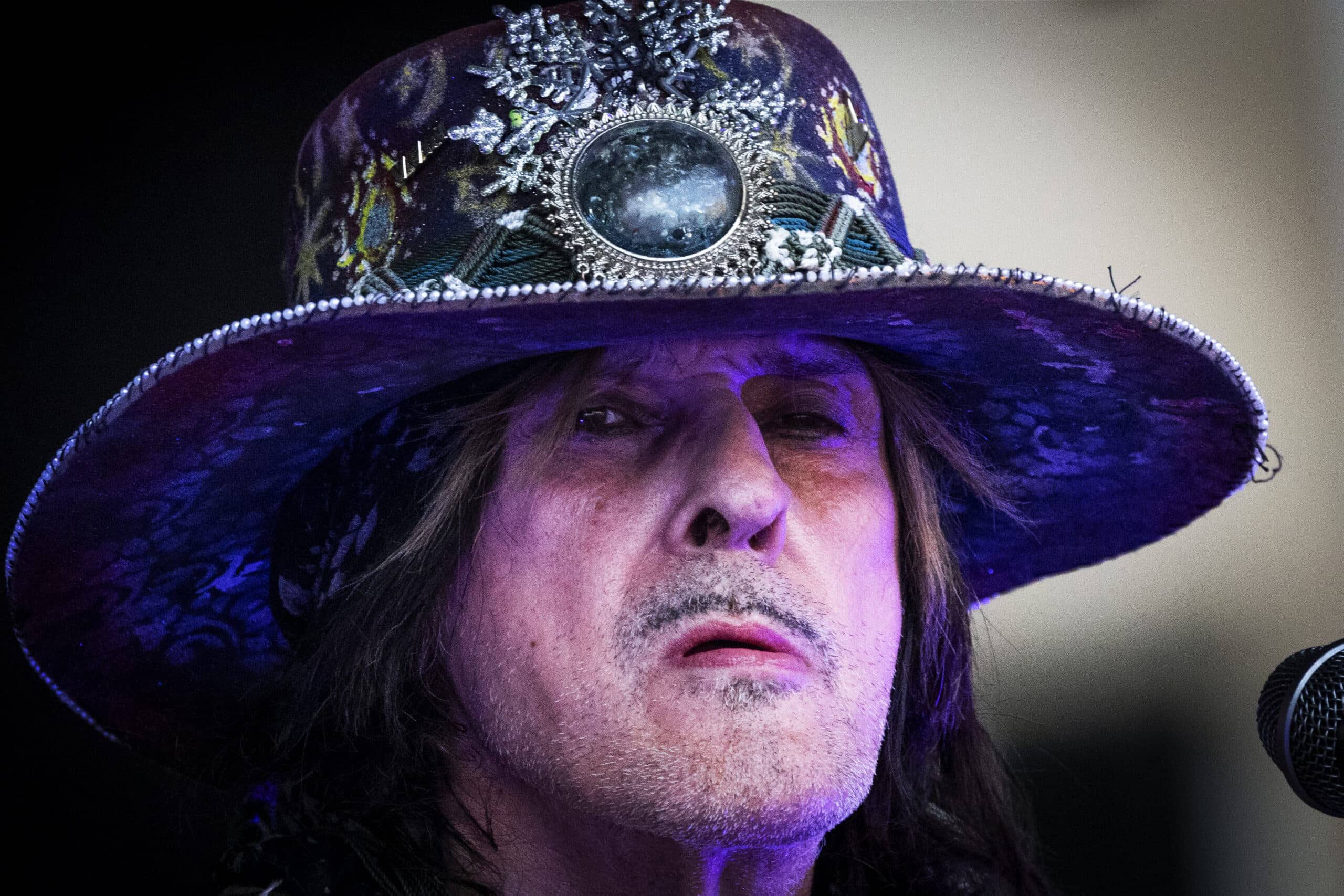 Andy McCoy väittää Vince Neilin pelkäävän häntä: "Vince tietää, mitä ...