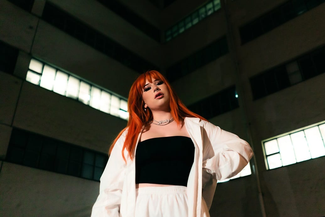 Lupaavaa uraa rakentava r&b-artisti on uudella julkaisullaan brutaalin ...