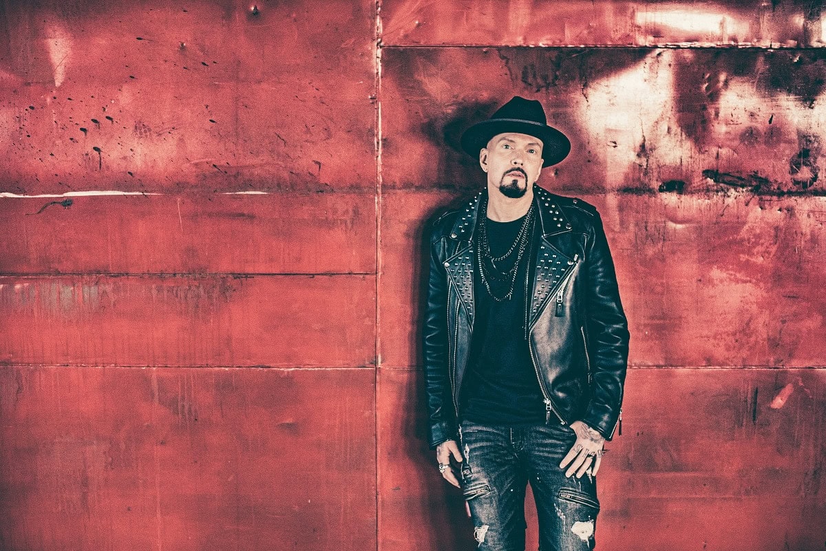 Brädi keräsi vakuuttavan joukon uudelle possebiisilleen - mukana Aste, Eki ja Ray sekä Becki ...