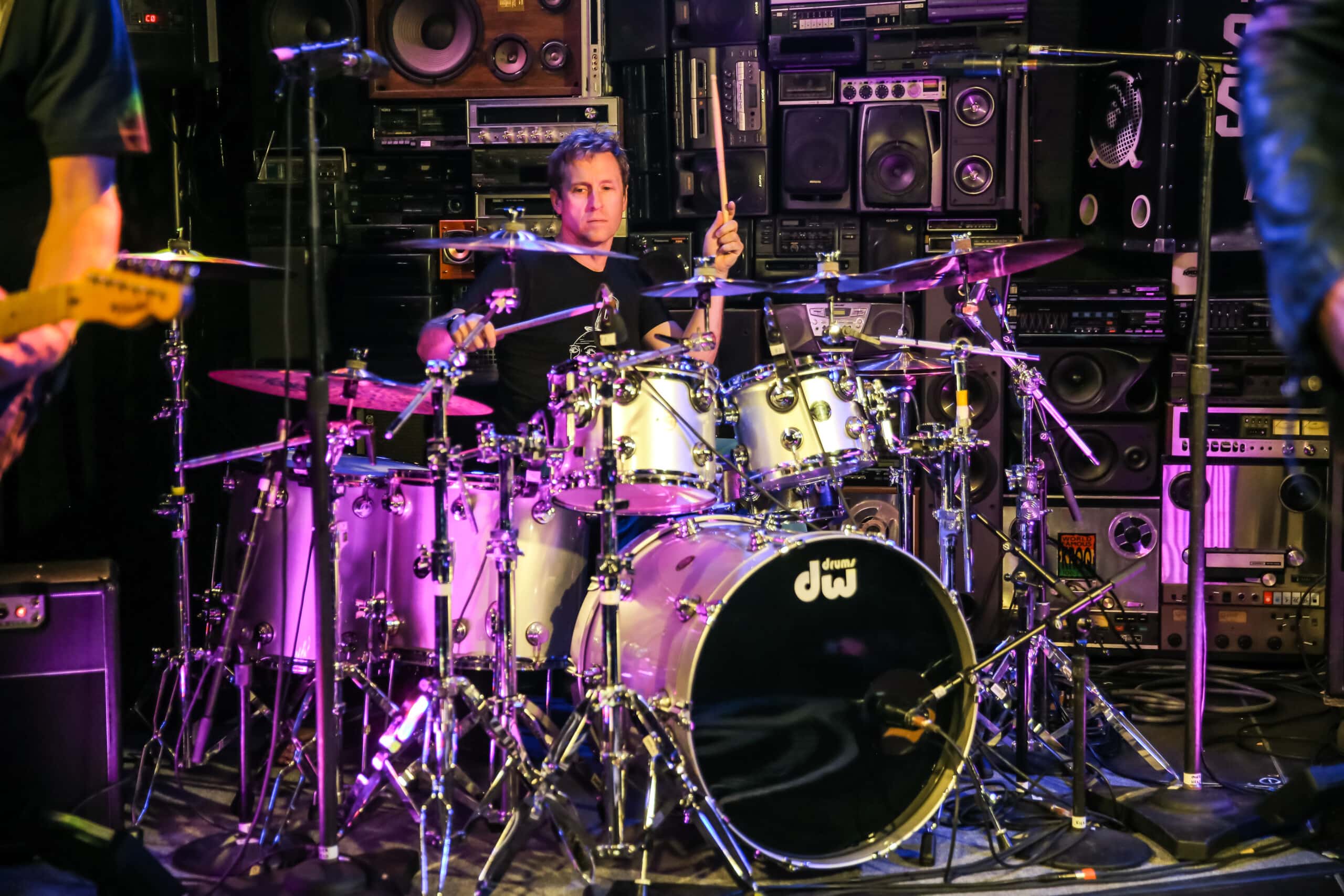 Foo Fighters paljasti uuden rumpalinsa – tuttu muun muassa Guns N ...