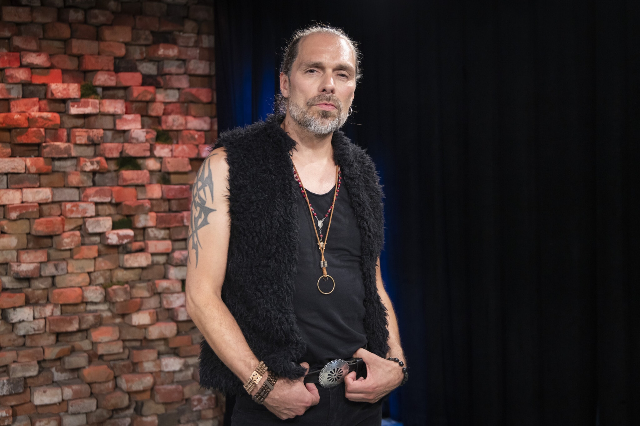 Yö-yhtye palaa keikkalavoille – Charonista ja Poisonblackistä tunnettu ...