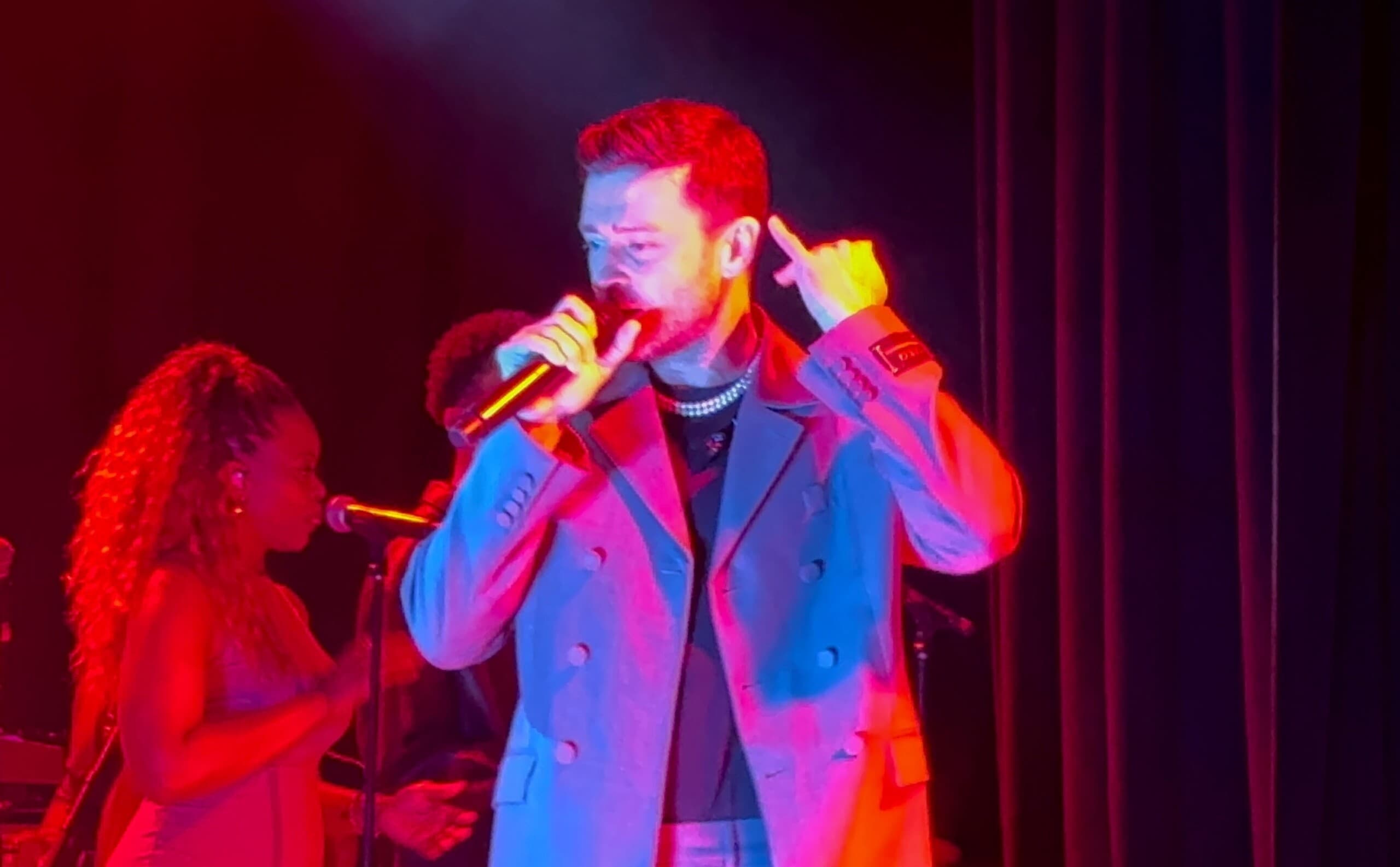 Pop-idoli julkaisi uutta musiikkia kuuden vuoden julkaisutauon jälkeen ...