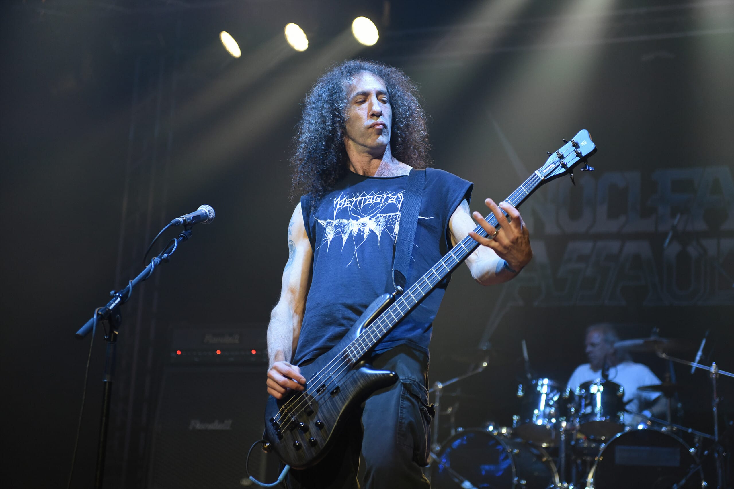 Legendaarinen metallibasisti saapuu Suomeen – esiintyy eturivin ...