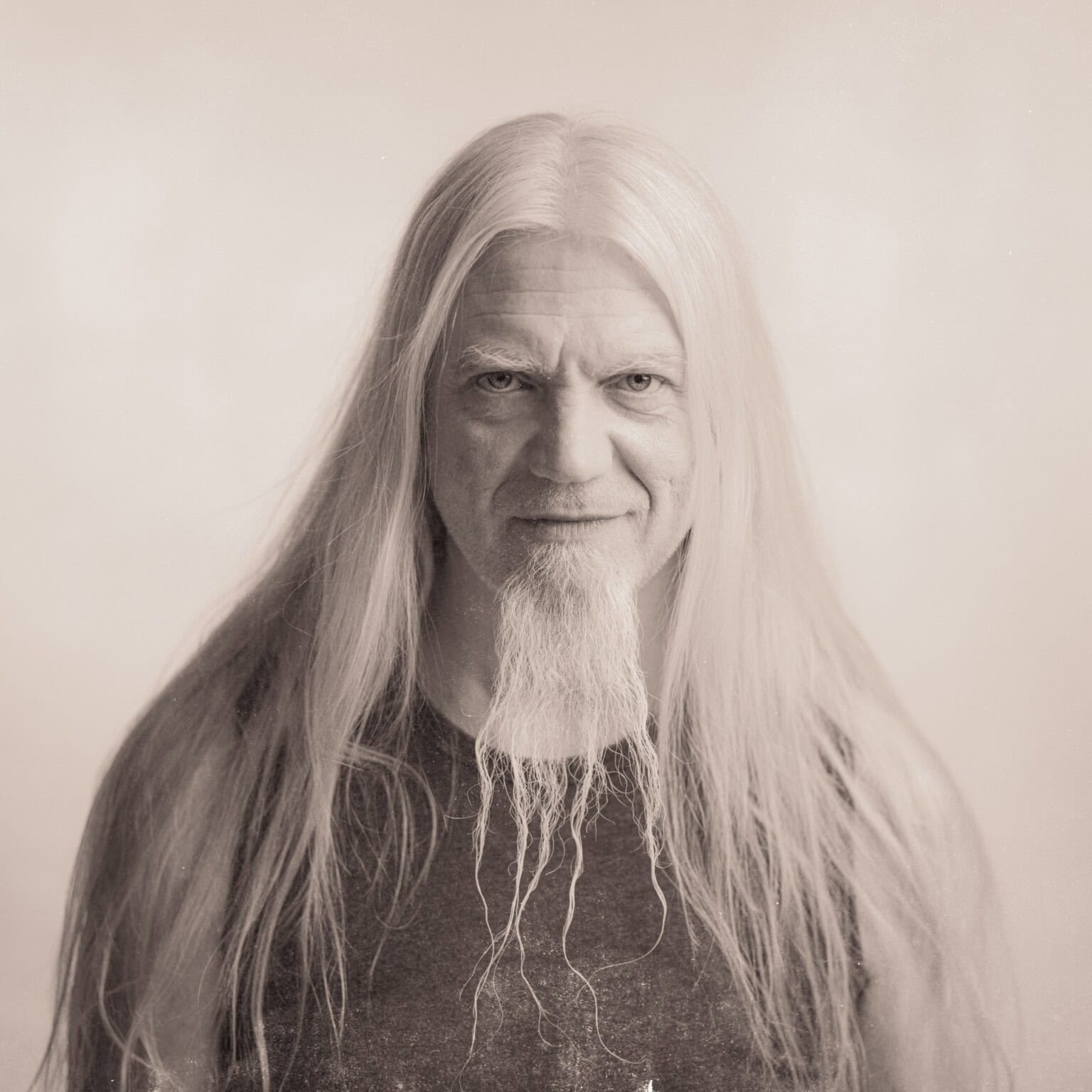 Marko Hietala ja Dream Theater lyövät listoilla kapuloita rattaisiin ...