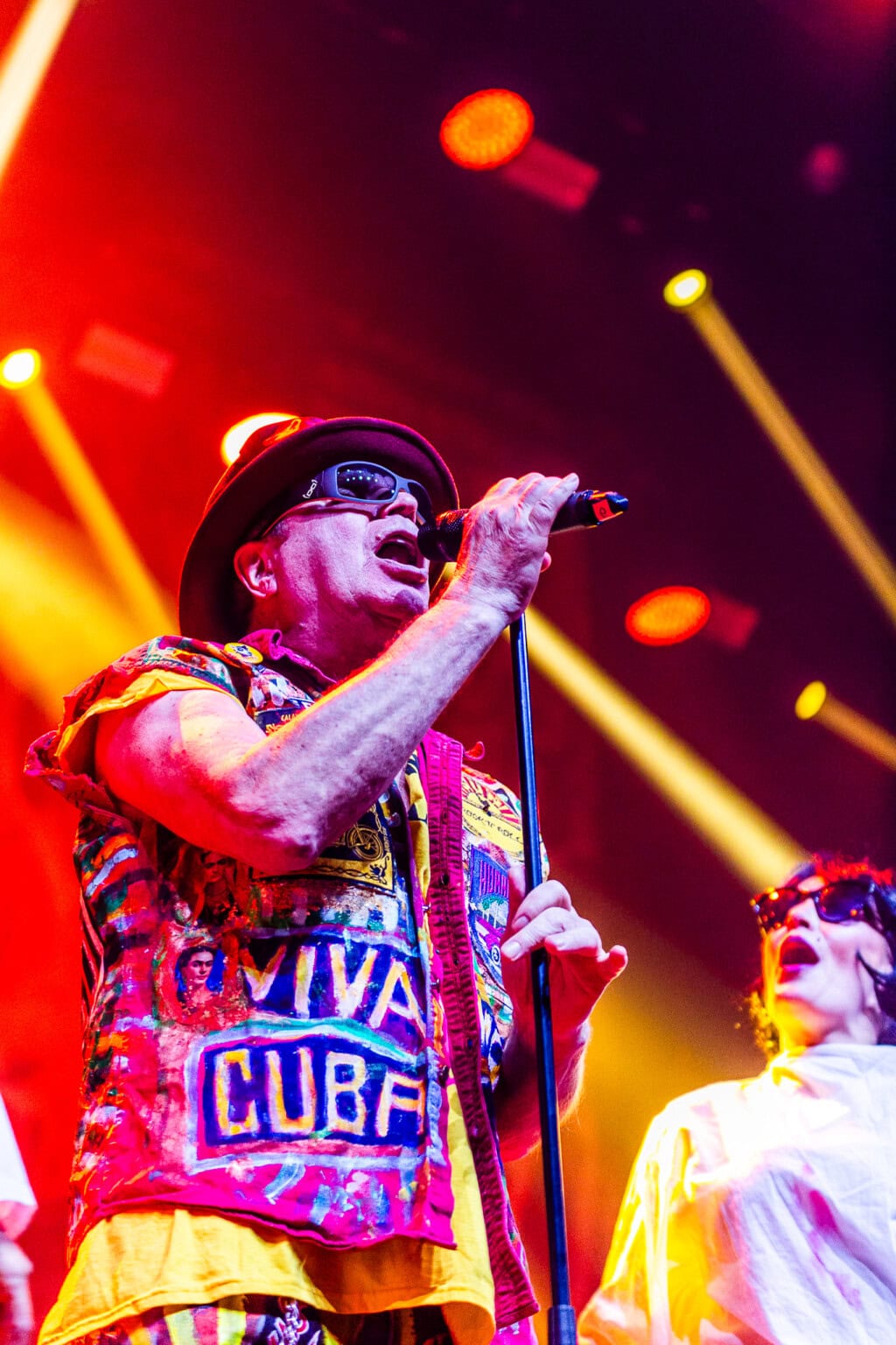 Sleepy Sleepersin 50-vuotisjuhlakeikoilla meno äityi villiksi – katso ...