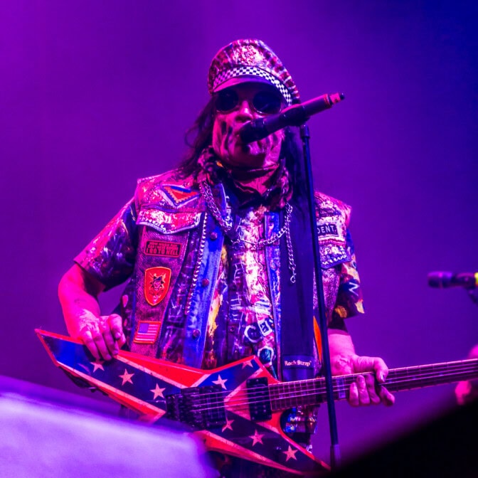 Sleepy Sleepersin 50-vuotisjuhlakeikoilla meno äityi villiksi – katso ...