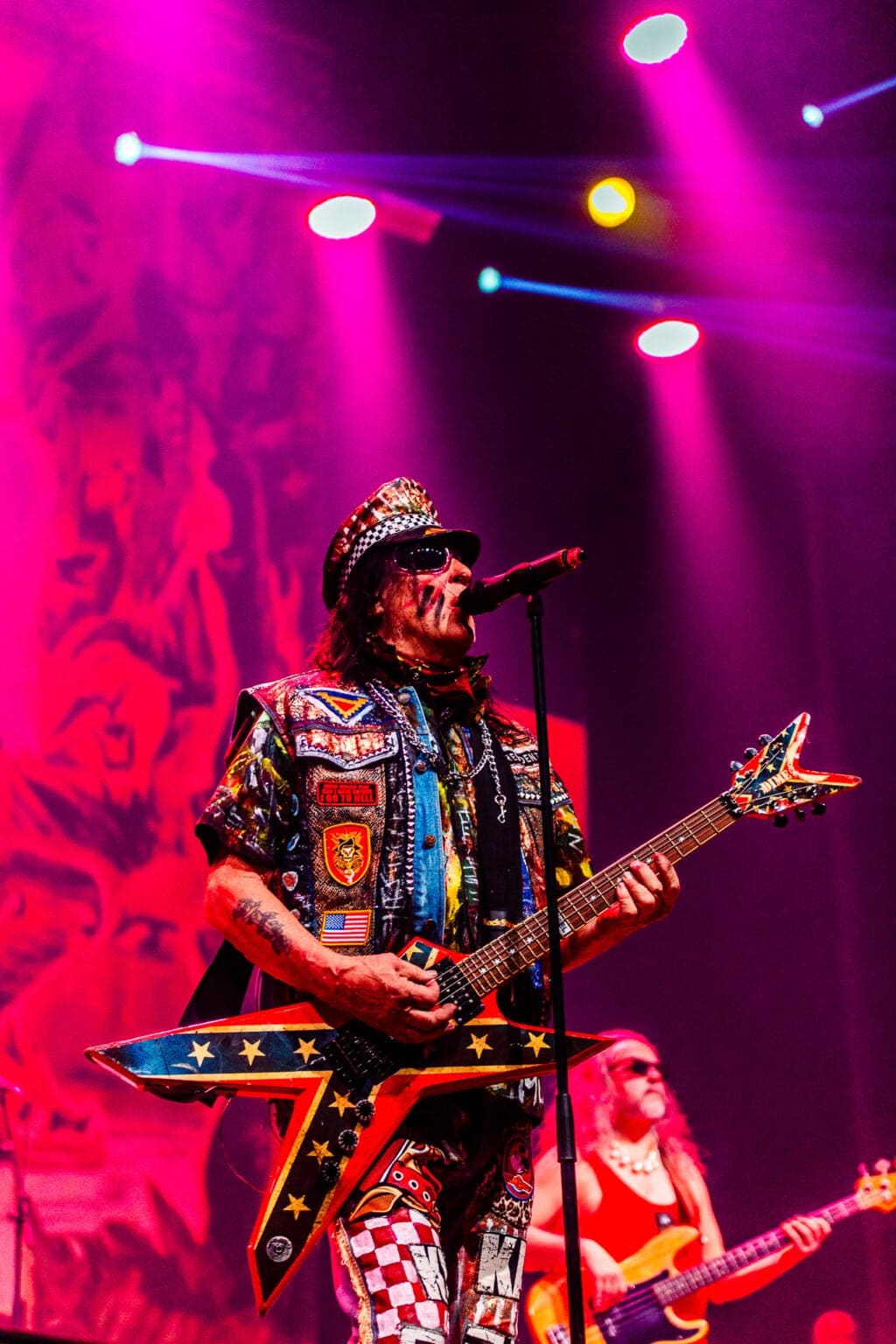 Sleepy Sleepersin 50-vuotisjuhlakeikoilla meno äityi villiksi – katso ...