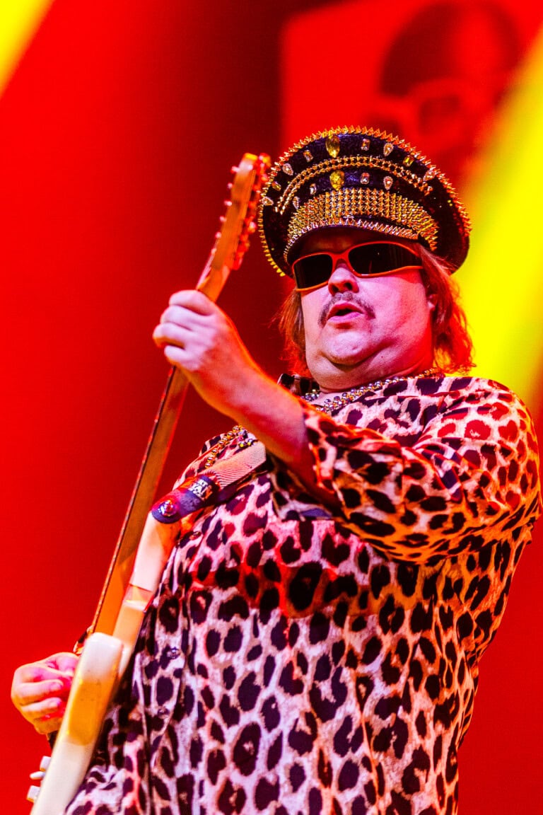 Sleepy Sleepersin 50-vuotisjuhlakeikoilla meno äityi villiksi – katso ...