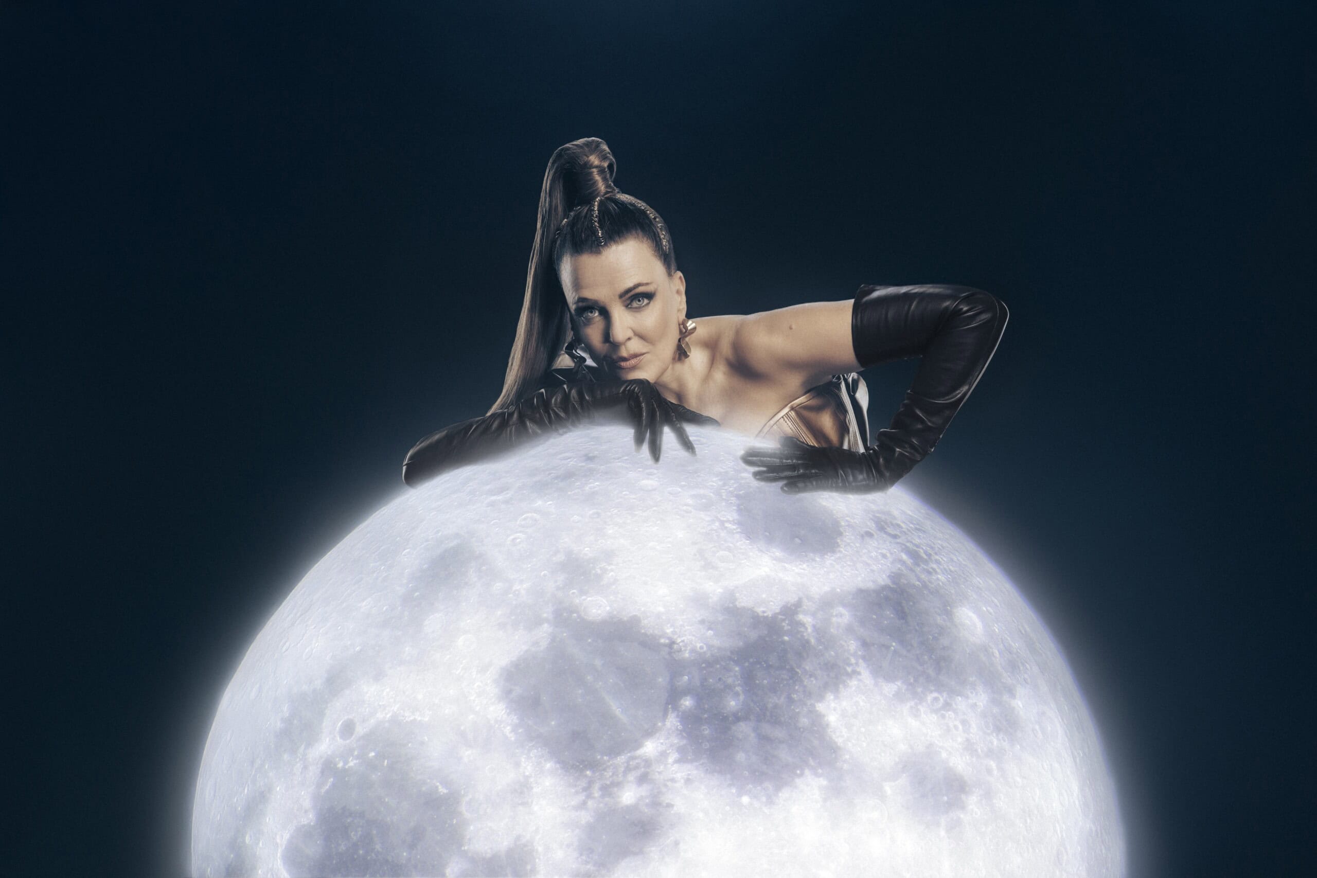 Liki 50 vuotta siinä kesti, mutta suomalainen diskokuningatar esiintyy ...