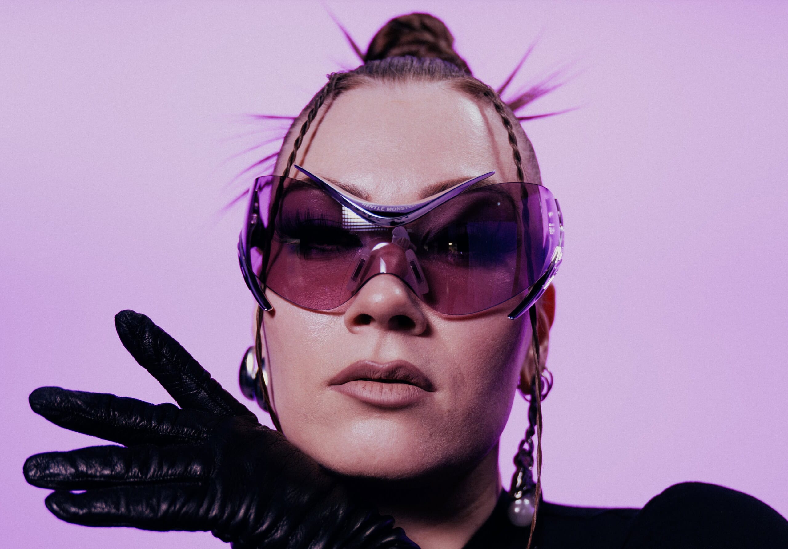 Bess tarjoilee maistiaisia kolmannelta albumiltaan - ”Tän biisin teksti ...