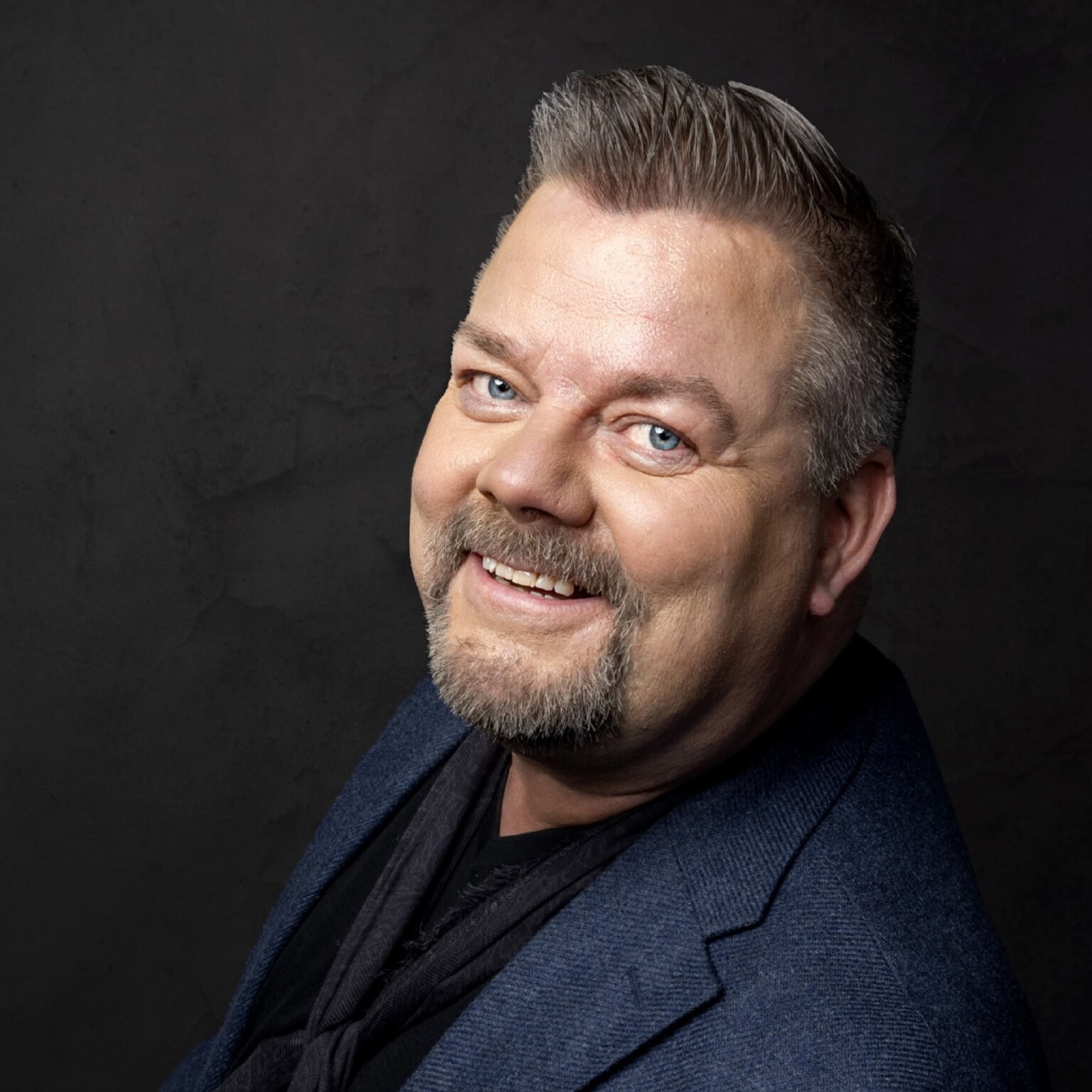 Tangokuninkaallinen Jari Sillanpää juhlii 60-vuotissyntymäpäiviään ...