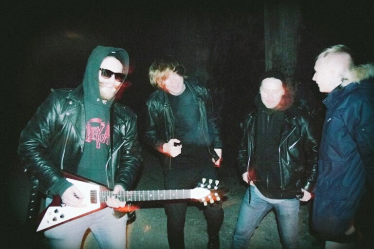 Teksti-tv 666 kiteyttää hypnoottisen meluvallinsa salat: "Meillä on ...